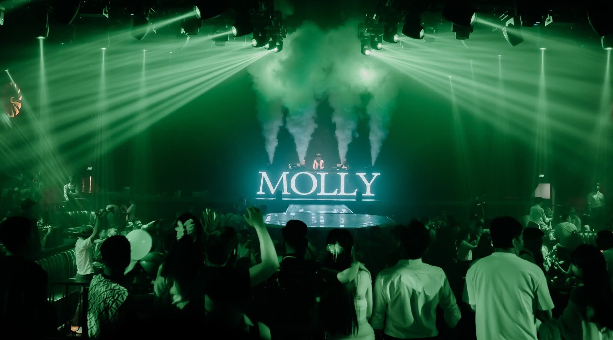 DJ Molly - Nữ DJ miền Tây với bản lĩnh đứng vững giữa sân khấu Hà thành